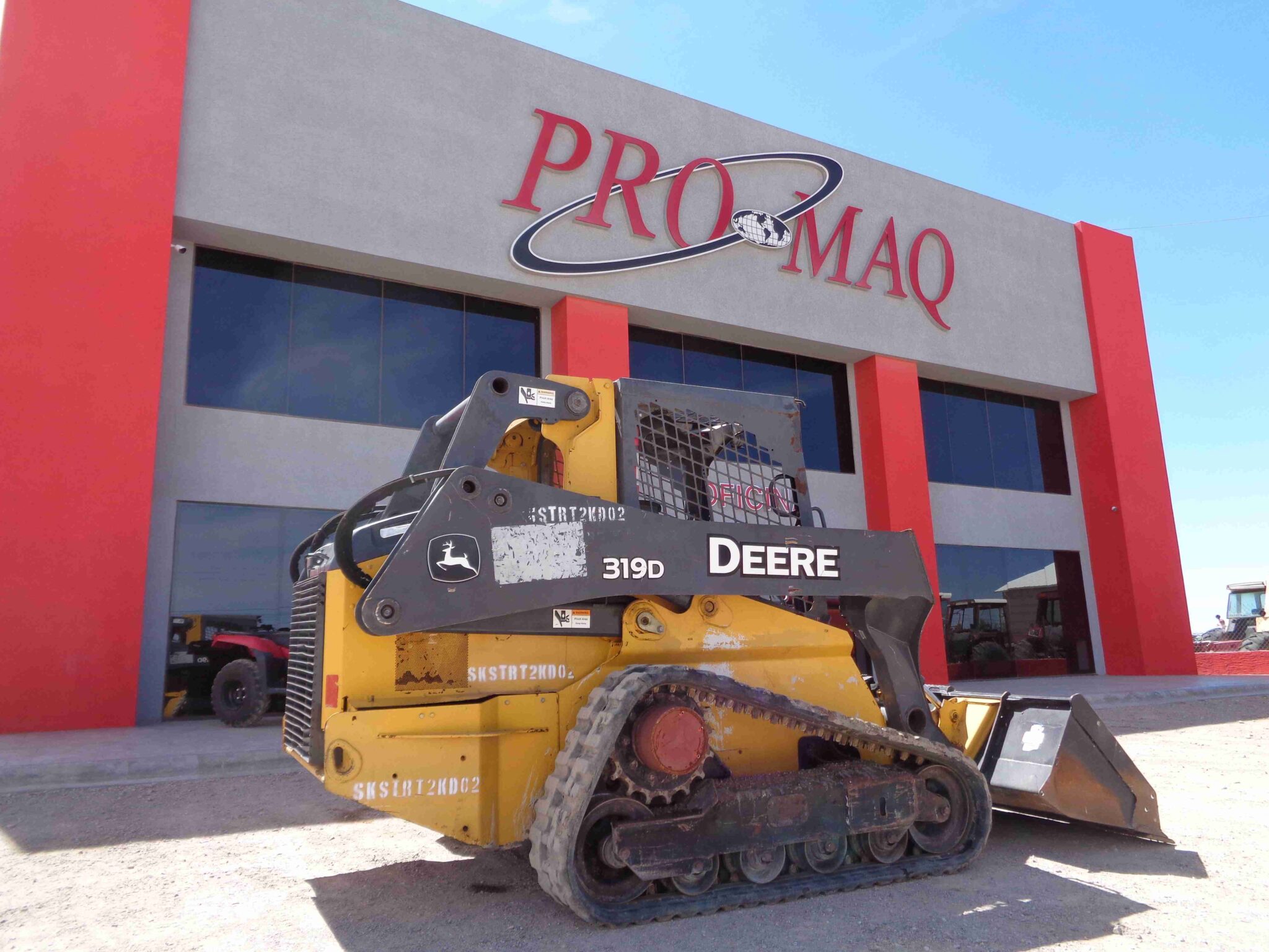 John Deere 319E (2015) – Promaq
